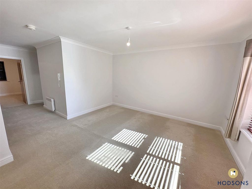 Beech House, Whitwood Lane WF10, 2 bed flat to rent, £750 pcm ...