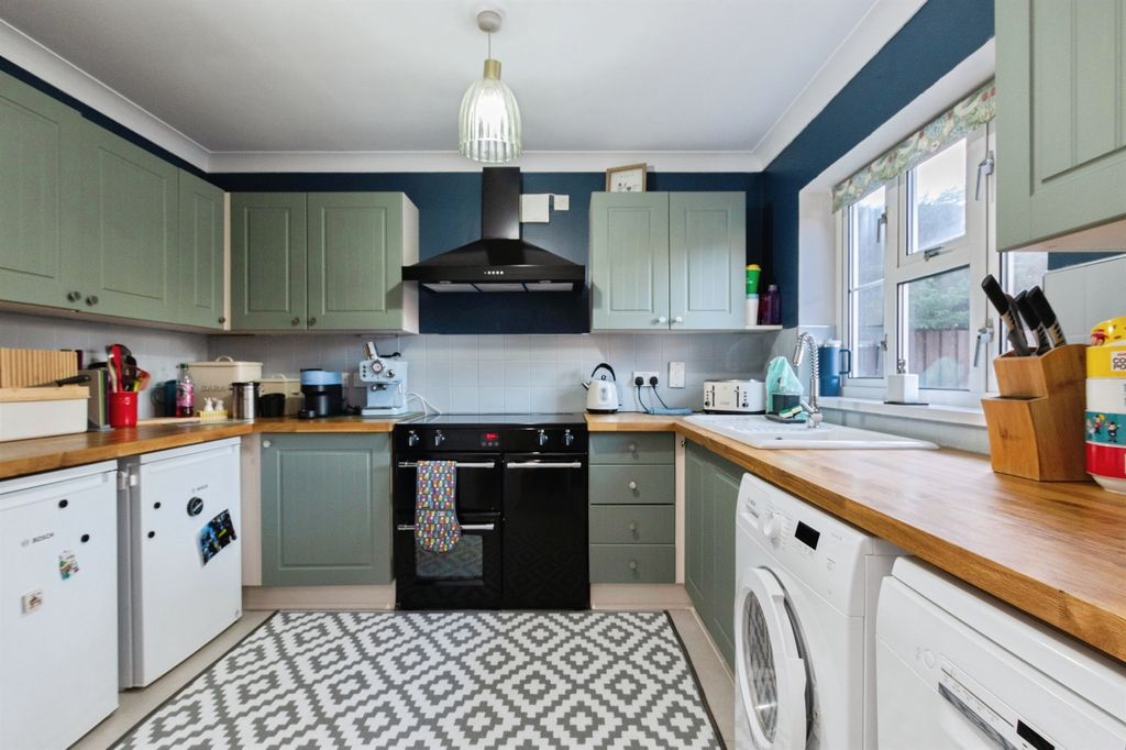 Lime Tree Close, Alderholt, Fordingbridge SP6, 3 bed semi-detached ...