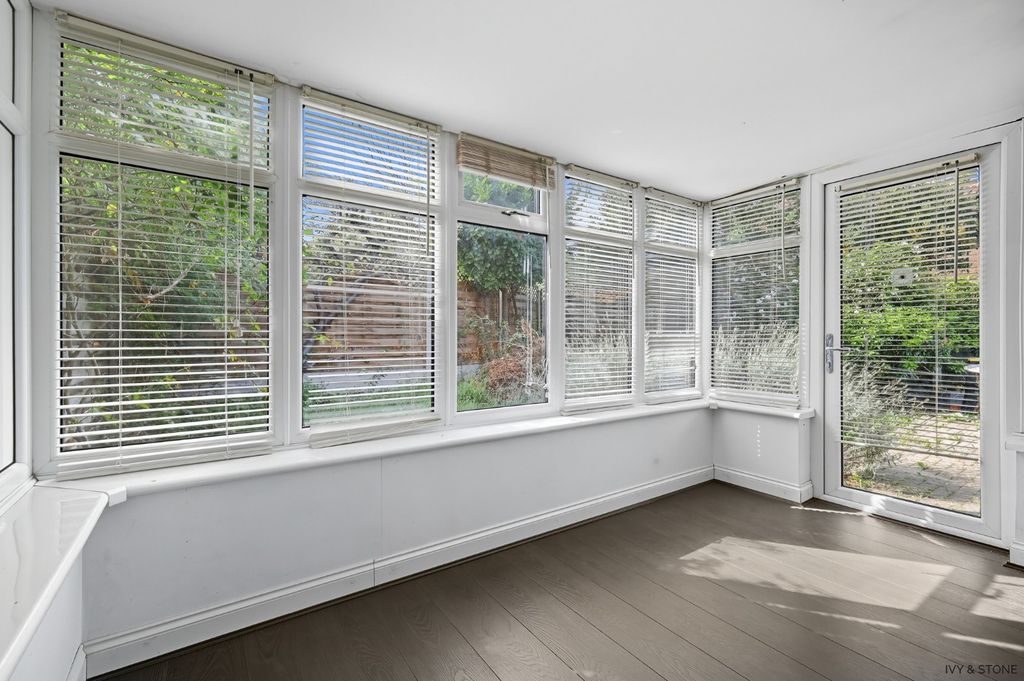 Friars Mead, London, Greater London E14, 2 bed semi-detached house for ...