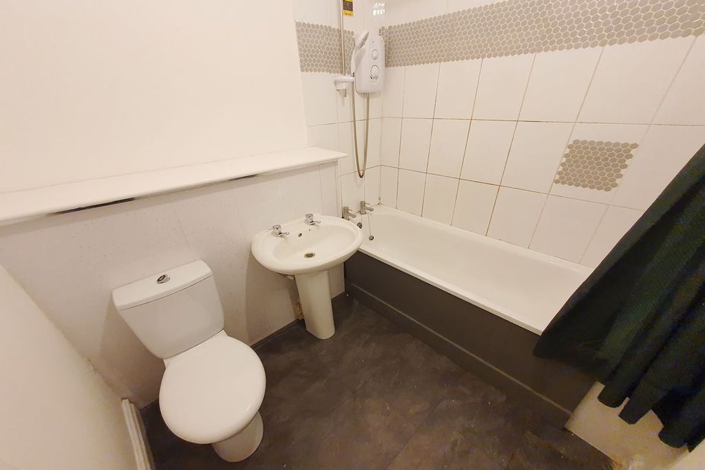 225, Main Street, Wishaw ML27Ne ML2, 2 bed detached house for sale, £75,000 | PrimeLocation