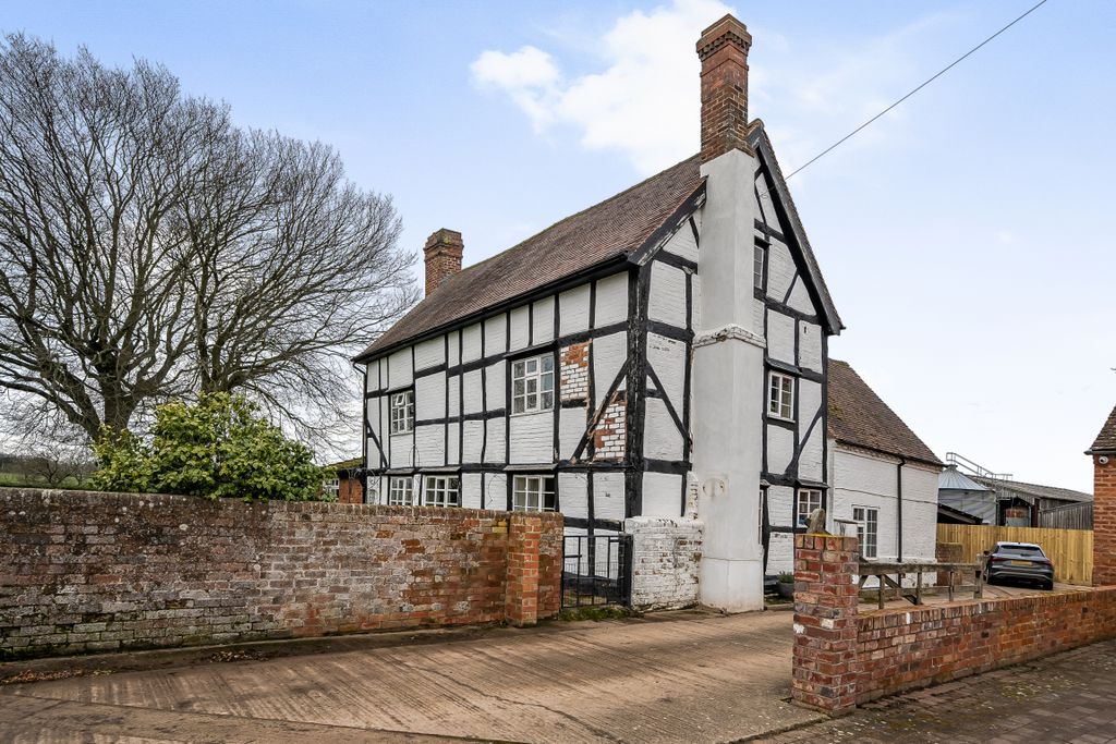 Bank Farmhouse, Bank Road, Little Witley WR6, 5 bed farmhouse for sale ...