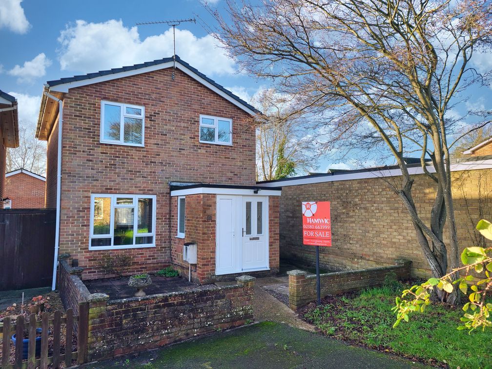 Buckland Gardens, Calmore SO40, 3 bed detached house for sale, £375,000 ...