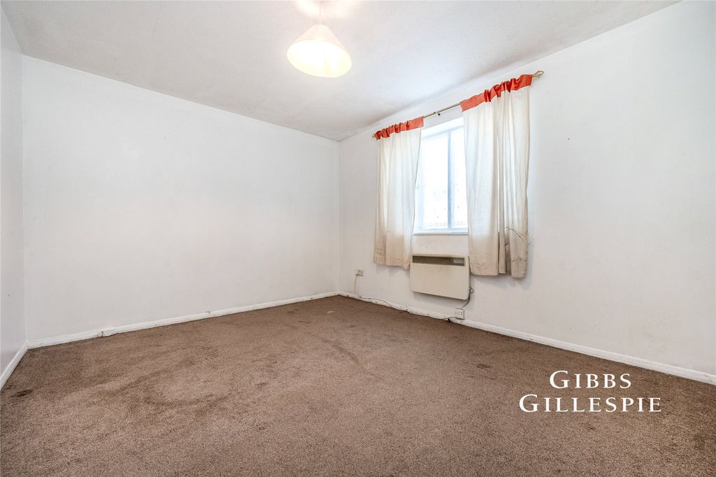Oakcroft Close, Pinner HA5, 1 bed flat to rent, £1,400 pcm | PrimeLocation