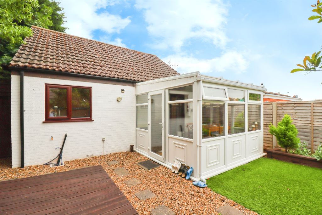 Laburnum Close, Red Lodge, Bury St. Edmunds IP28, 2 bed detached ...