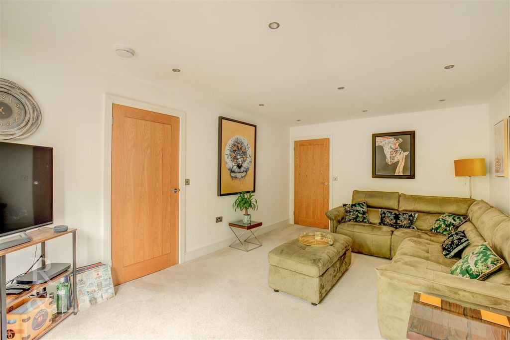 Cross Street, Castle Gresley DE11, 3 bed detached bungalow for sale, £ ...