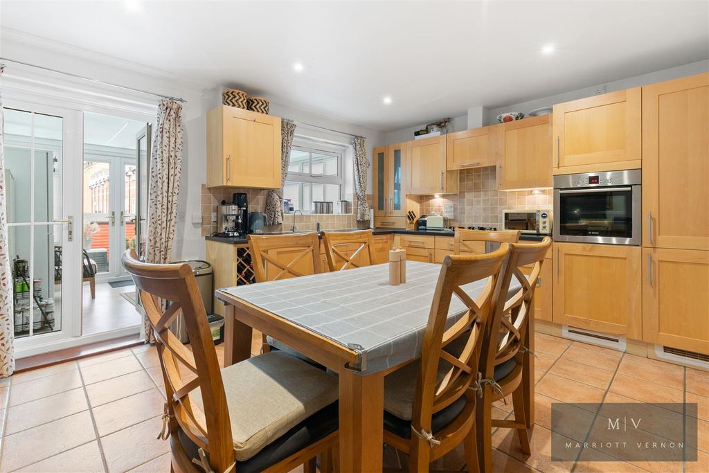 Normanton Road, South Croydon CR2, 5 bed town house for sale, £600,000 ...