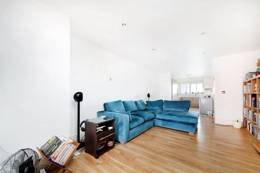 Wandsworth Road, South Lambeth SW8, 2 bed flat for sale, £600,000 ...