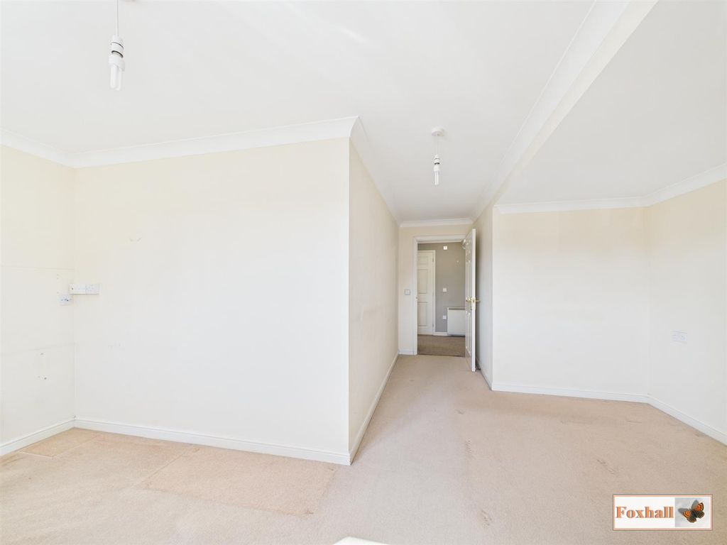 Cliff Lane, Ipswich IP3, 2 bed flat for sale, £160,000 | PrimeLocation