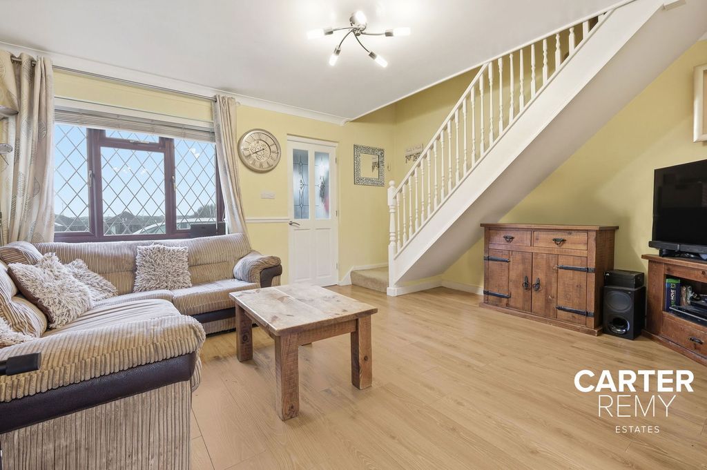 Beazley End, Wickford SS12, 2 bed semi-detached house for sale, £ ...