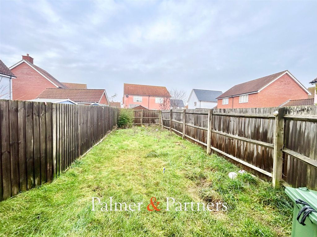 Cross Road, Clacton-On-Sea, Essex CO16, 2 bed terraced house for sale ...