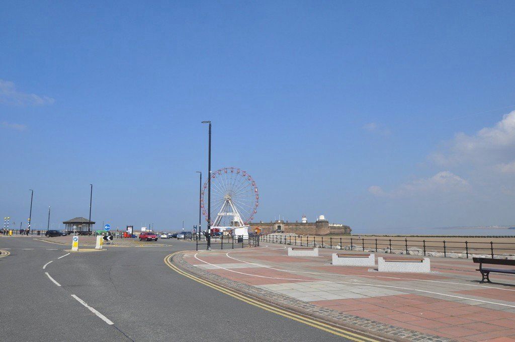 Pier House, Tower Promenade CH45, 2 bed flat for sale, £165,000 ...