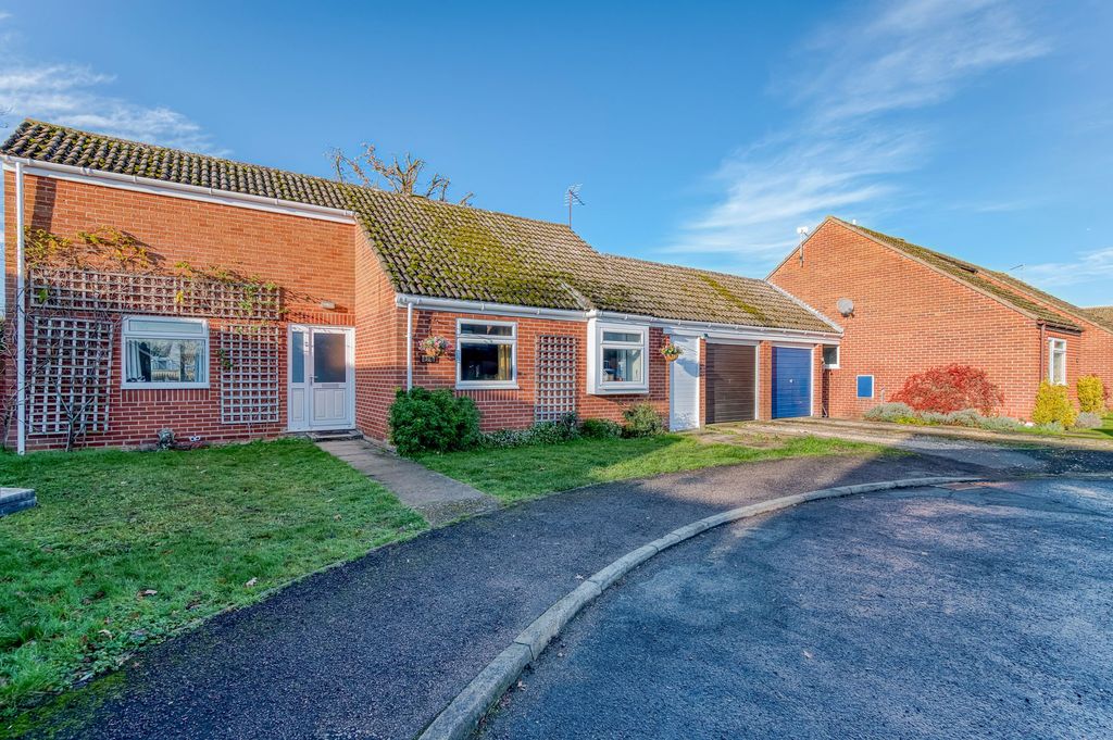 Beech Close, Scole IP21, 3 bed bungalow for sale, £290,000 | PrimeLocation