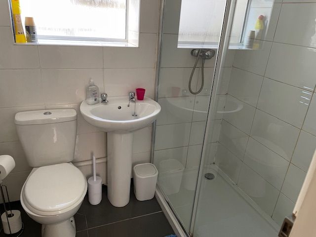 Van Road, Caerphilly CF83, 2 bed shared accommodation to rent, £830 pcm ...