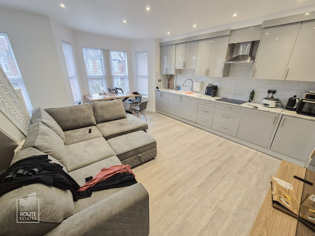 Park Avenue, Enfield N13, 3 bed flat to rent, £2,300 pcm | PrimeLocation