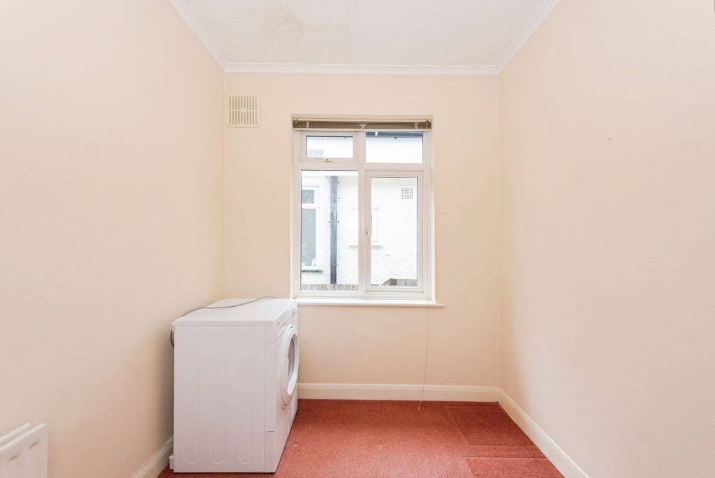 The Warren, Worcester Park, Surrey KT4, 2 bed bungalow for sale, £ ...