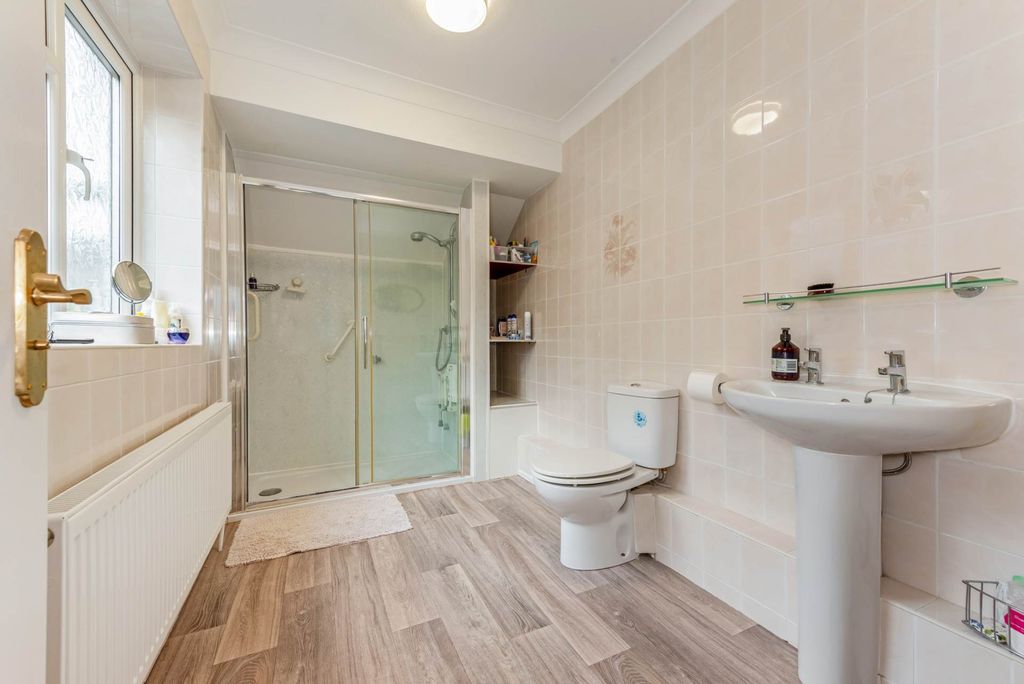 Earnley Manor Close, Earnley, West Sussex PO20, 4 bed detached bungalow ...