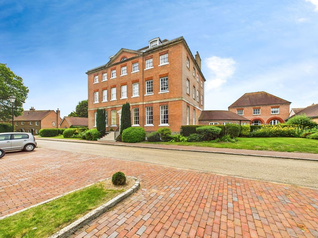 Springfield Park House, Horsham RH12, 2 bed flat for sale, £435,000 ...