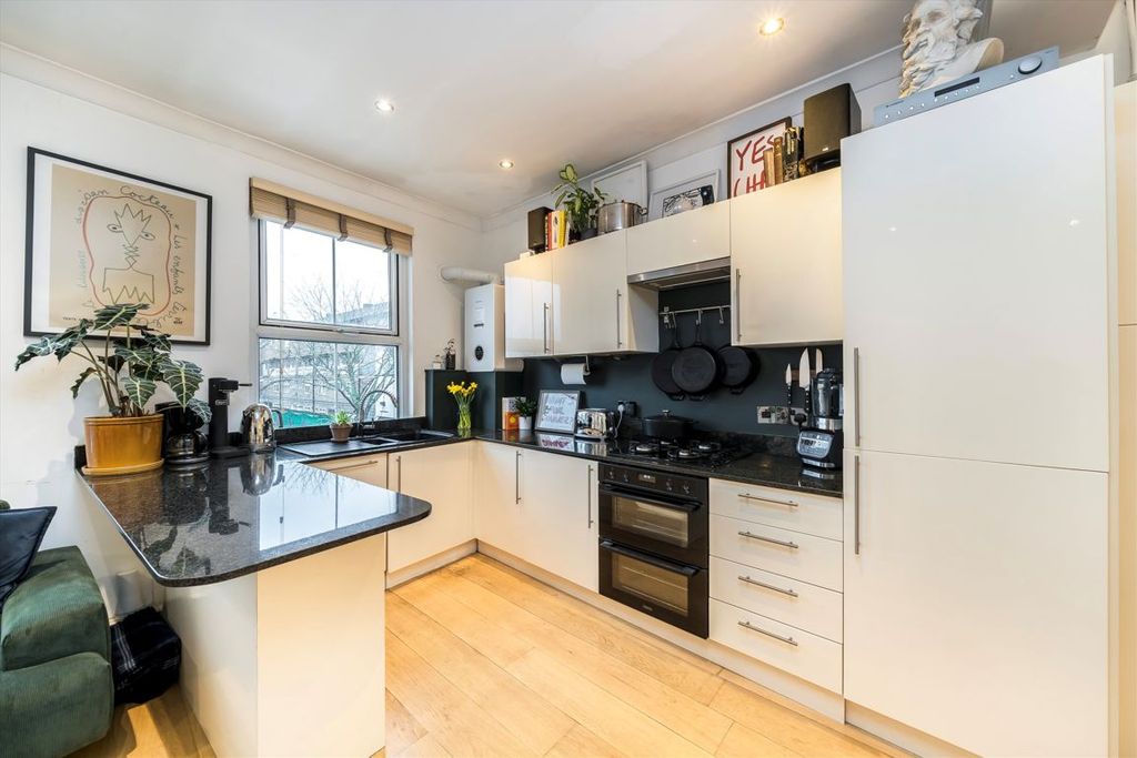 Nunhead Grove, Peckham SE15, 2 bed flat for sale, £475,000 | PrimeLocation