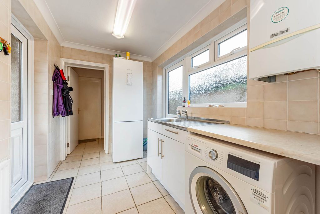 Earnley Manor Close, Earnley, West Sussex PO20, 4 bed detached bungalow ...