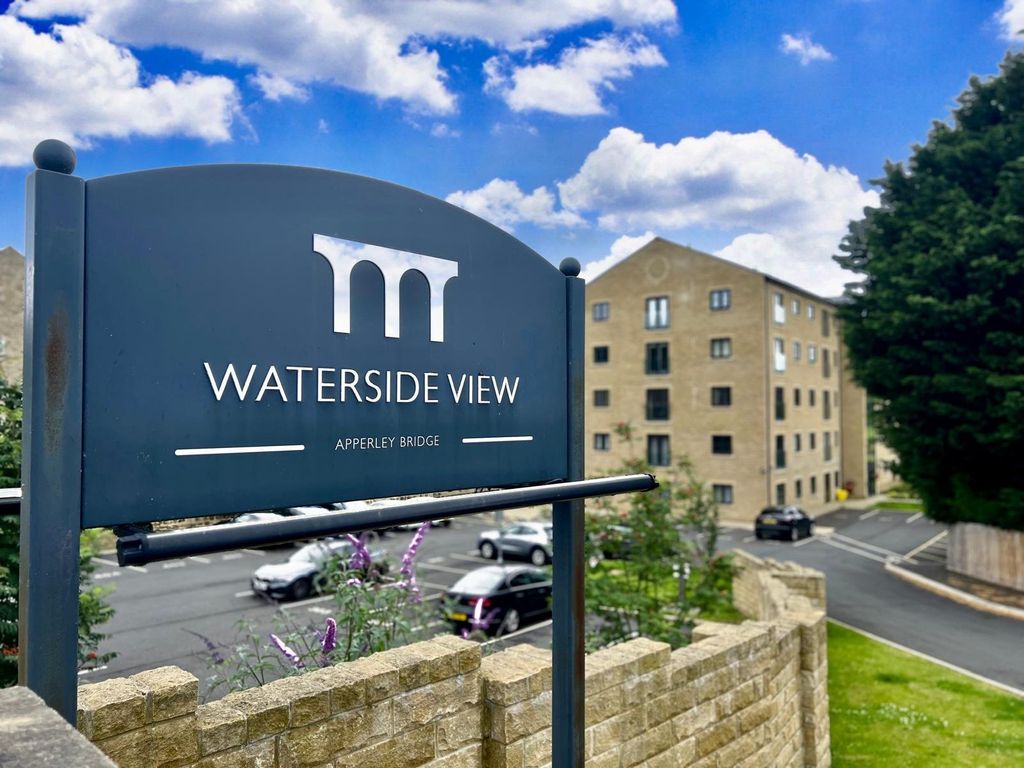 Waterside View, Harrogate Road, Bradford, West Yorkshire BD10, 2 bed ...