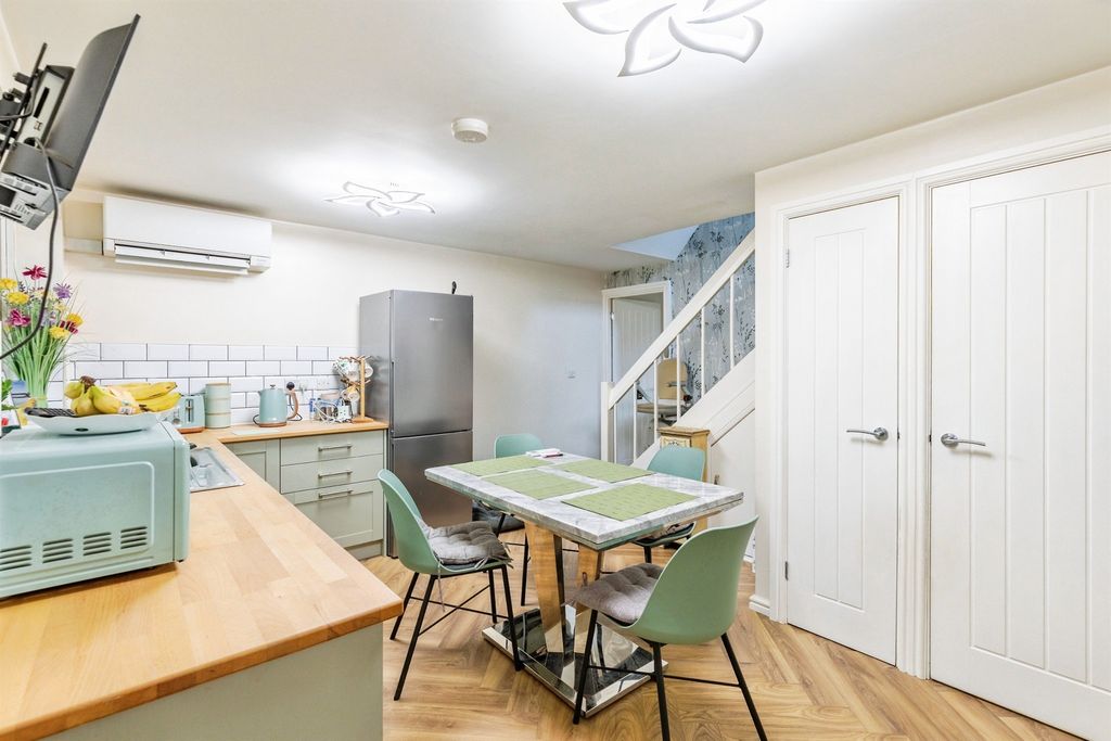 Miller Street, Raunds, Wellingborough NN9, 3 bed semi-detached house ...