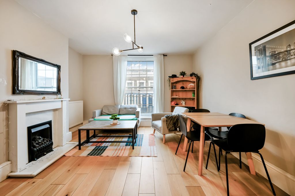 Broxholme House, Fulham SW6, 3 bed flat for sale, £500,000 | PrimeLocation