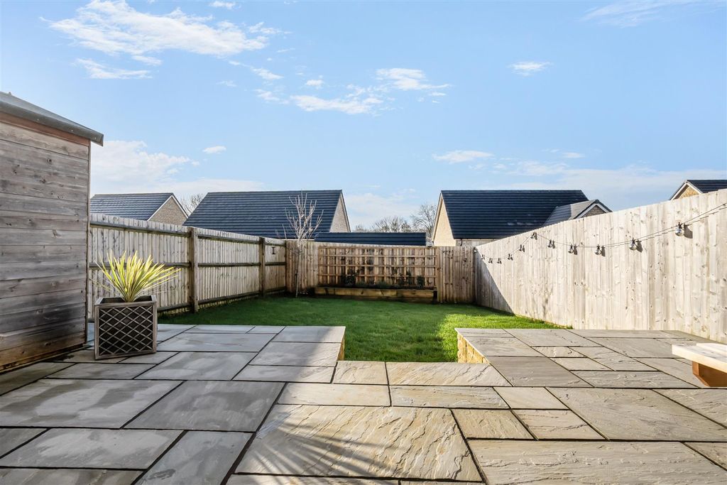 Threadneedle Street, Patterdown, Chippenham SN15, 3 bed semi-detached ...
