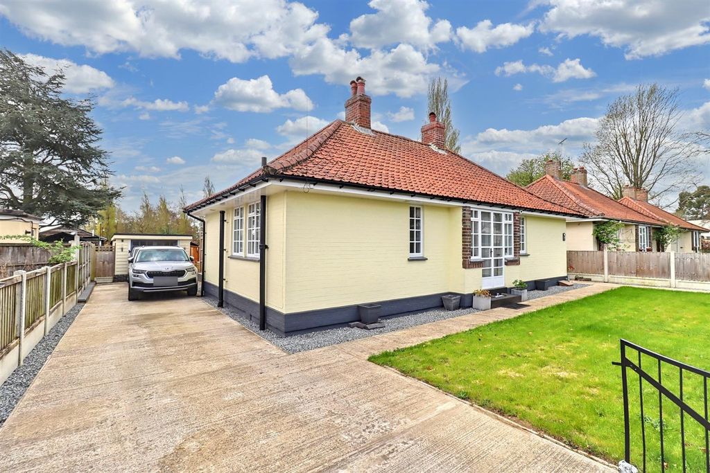 Silver Street, Silver End, Witham CM8, 3 bed detached bungalow for sale ...