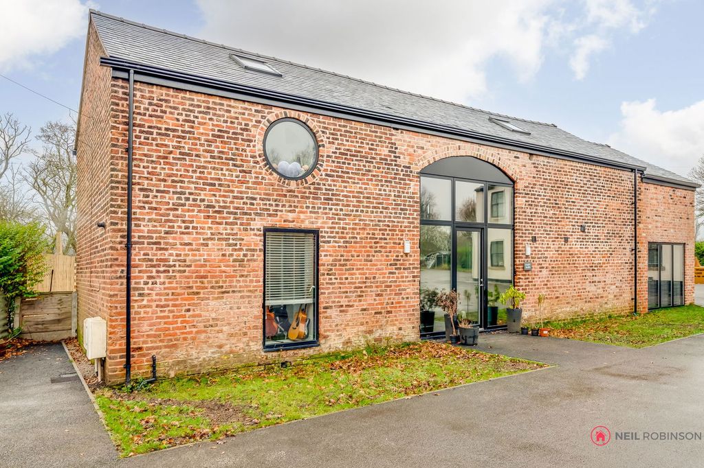 Daisy Barn, Phipps Lane, Burtonwood WA5, 4 bed barn conversion for sale ...