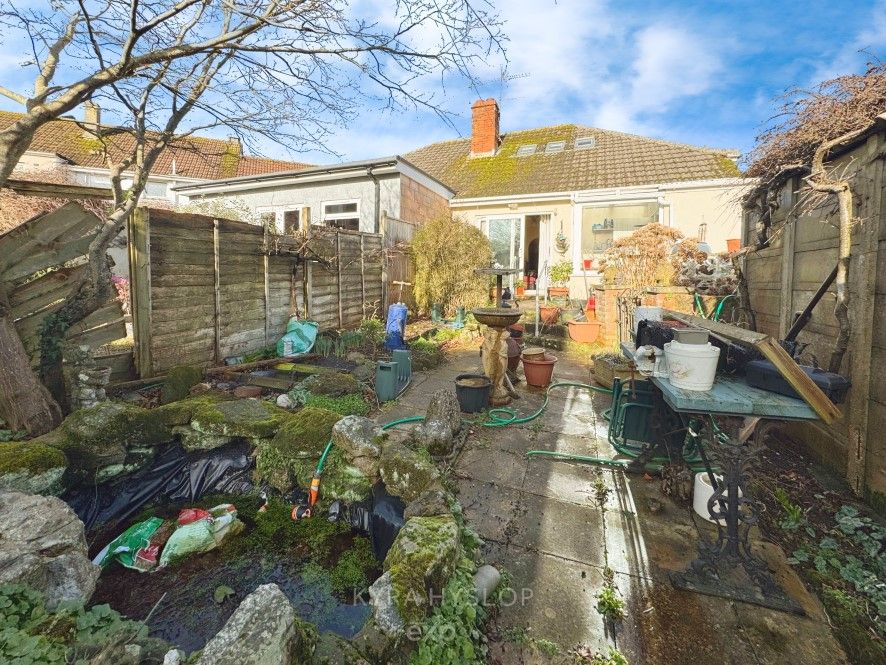 8 Brookside Crescent, Exeter, Devon EX4, 2 bed bungalow for sale, £ ...