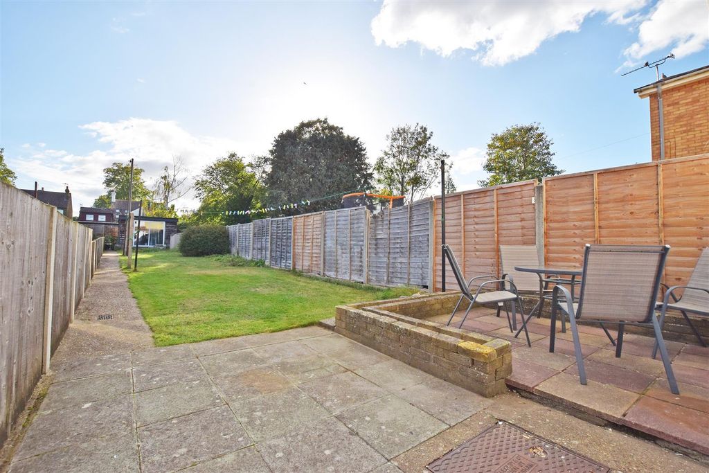 Henry Street, Rainham, Gillingham ME8, 2 bed terraced house for sale, £ ...