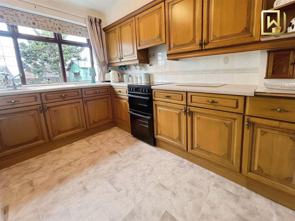 Sunnyfield Oval, Milton, Stoke-On-Trent ST2, 3 bed detached house to ...