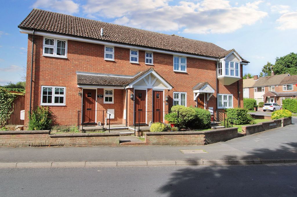 Earl Howe Road, Holmer Green HP15, 1 bed flat for sale, £238,000 ...