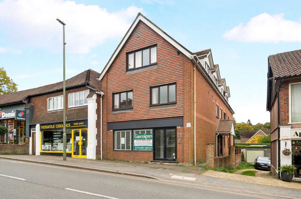 Haslemere, Surrey GU27, 2 bed flat for sale, £215,000 | PrimeLocation