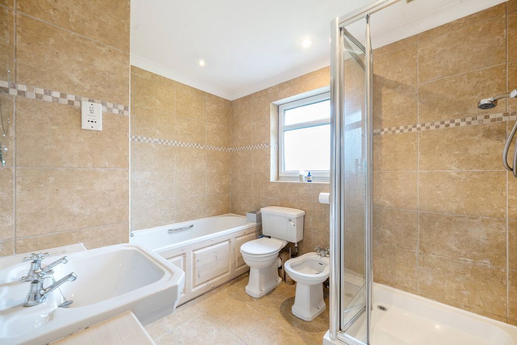 Carrick Gate, Esher KT10, 6 bed detached house for sale, £1,750,000 ...