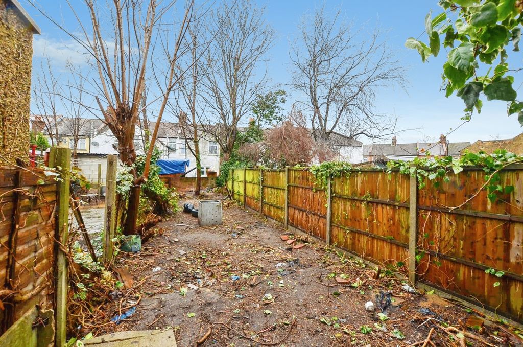 302 Whippendell Road, Watford WD18, 3 bed terraced house for sale, £ ...