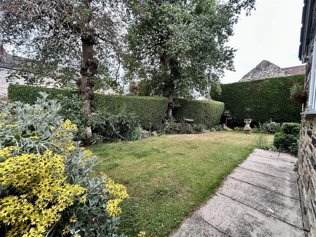 Main Street, Ledston, Castleford WF10, 4 bed detached bungalow for sale ...