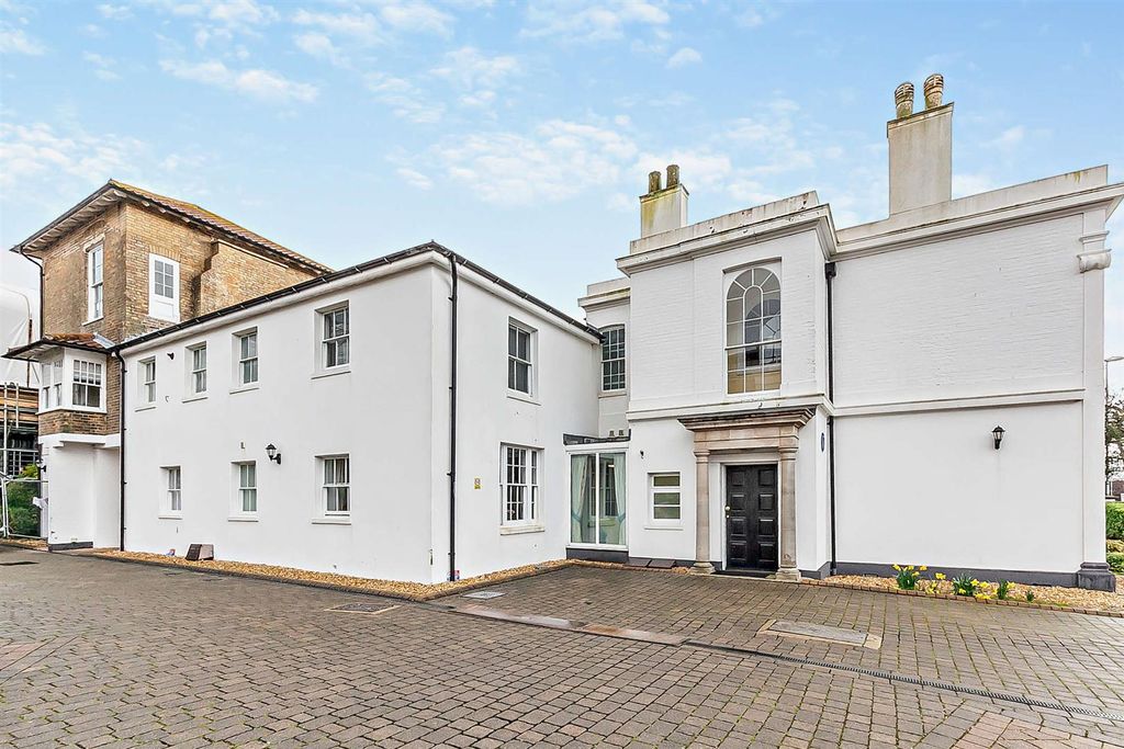 Amelia Court, Union Place, Worthing BN11, 1 bed flat for sale, £100,000 ...