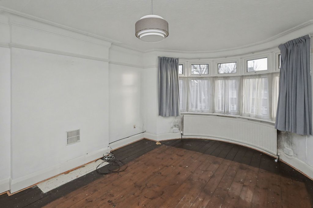 Church Crescent, London N20, 4 bed detached house for sale, £885,000 ...