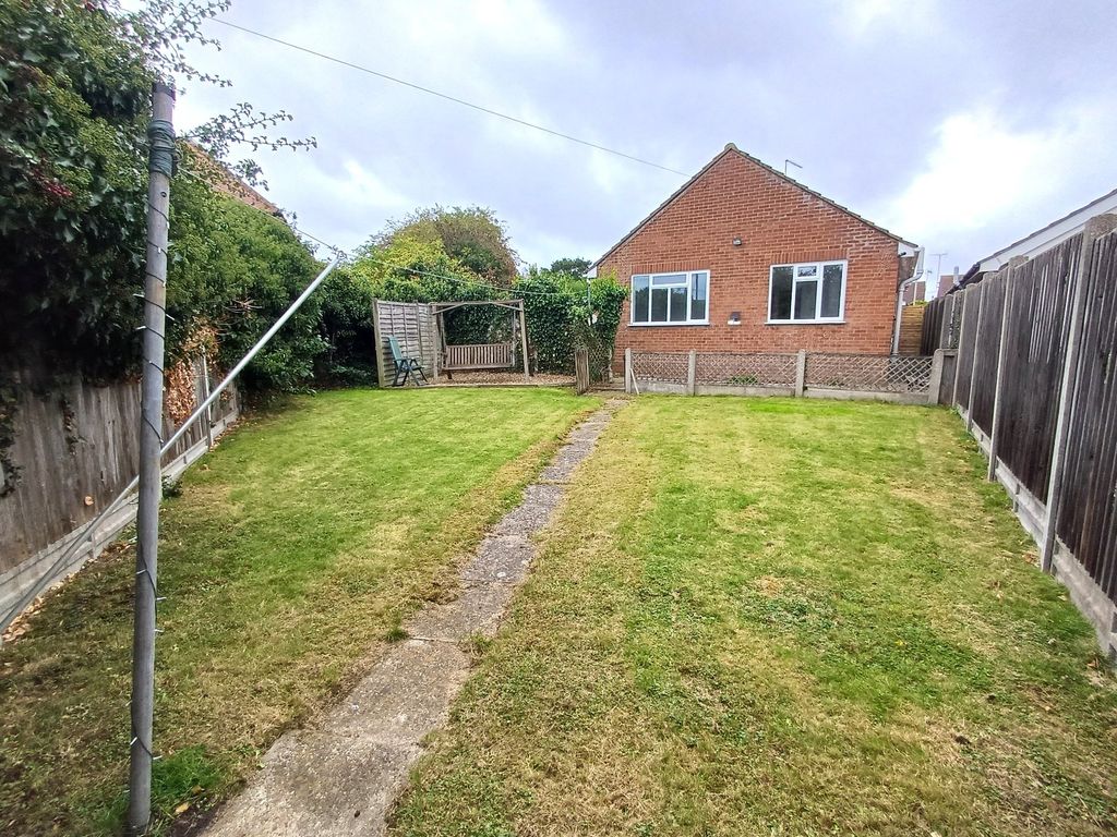 Clover Rise, Whitstable, Kent CT5, 3 bed bungalow to rent, £1,750 pcm ...