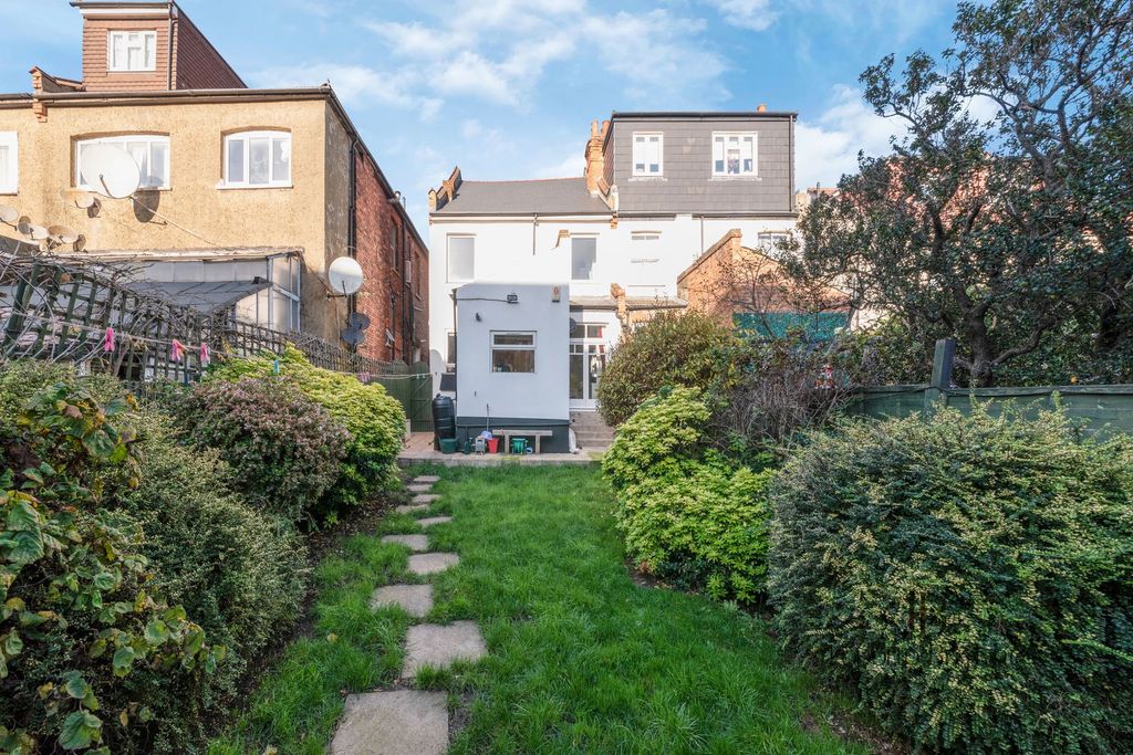 Prout Grove NW10, 3 bed semi-detached house for sale, £800,000 ...