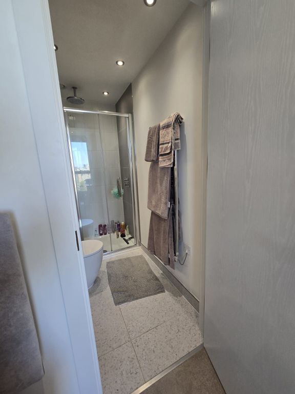 Duval House, Grant Road, London SW11, 2 bed flat to rent, £3,300 pcm ...