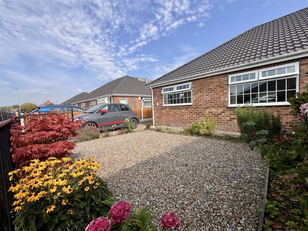Woodland Avenue, Swillington, Leeds LS26, 2 bed semi-detached bungalow ...