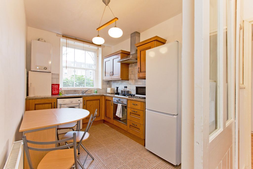 Stepney Green, London E1, 1 bed flat for sale, £350,000 | PrimeLocation