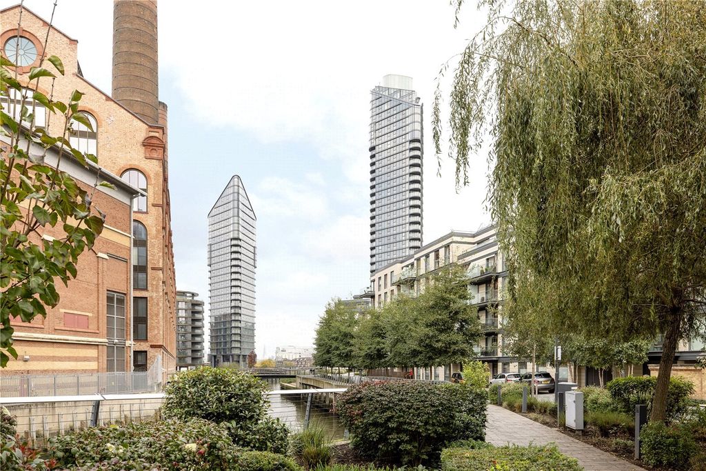Waterfront Drive, London SW10, 4 bed flat to rent, £12,500 pcm ...