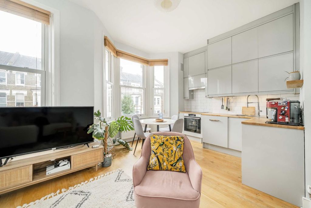 Croxley Road, Maida Vale W9, 2 bed flat for sale, £550,000 | PrimeLocation