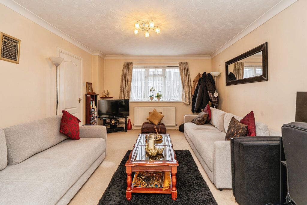 Princess Gardens, Woking, Surrey GU22, 4 bed detached house for sale, £ ...