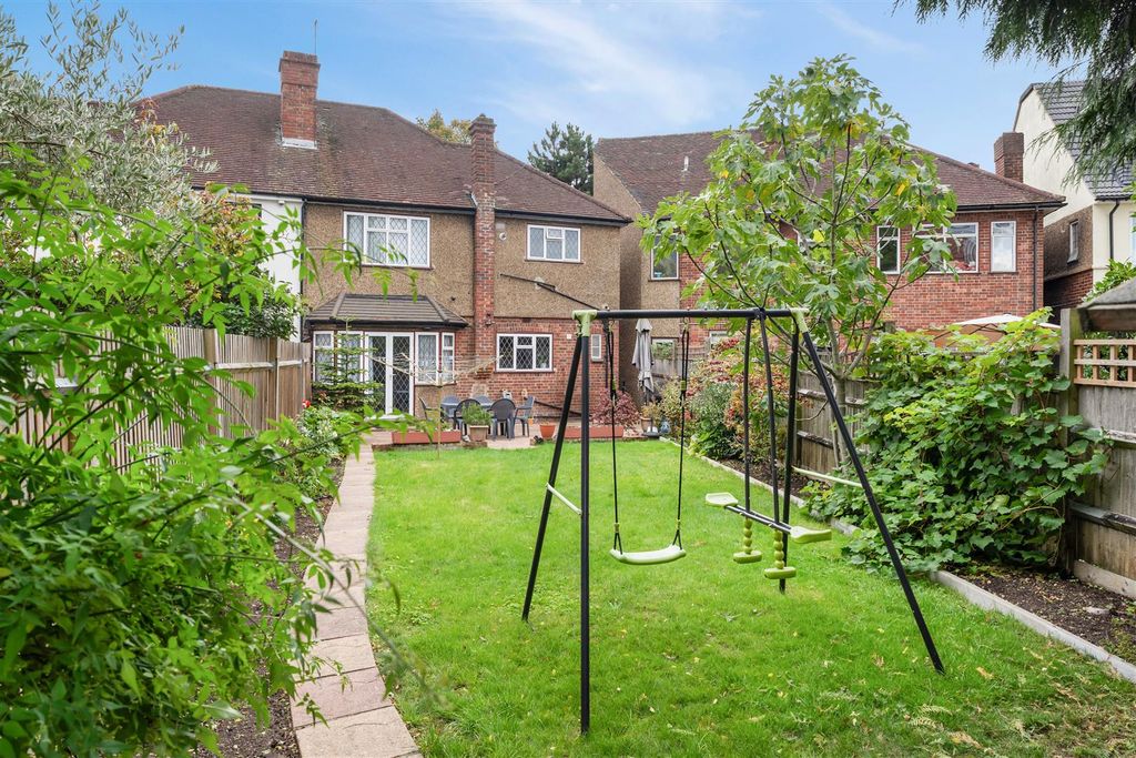 Bramley Road, London N14, 3 bed property for sale, £900,000 | PrimeLocation