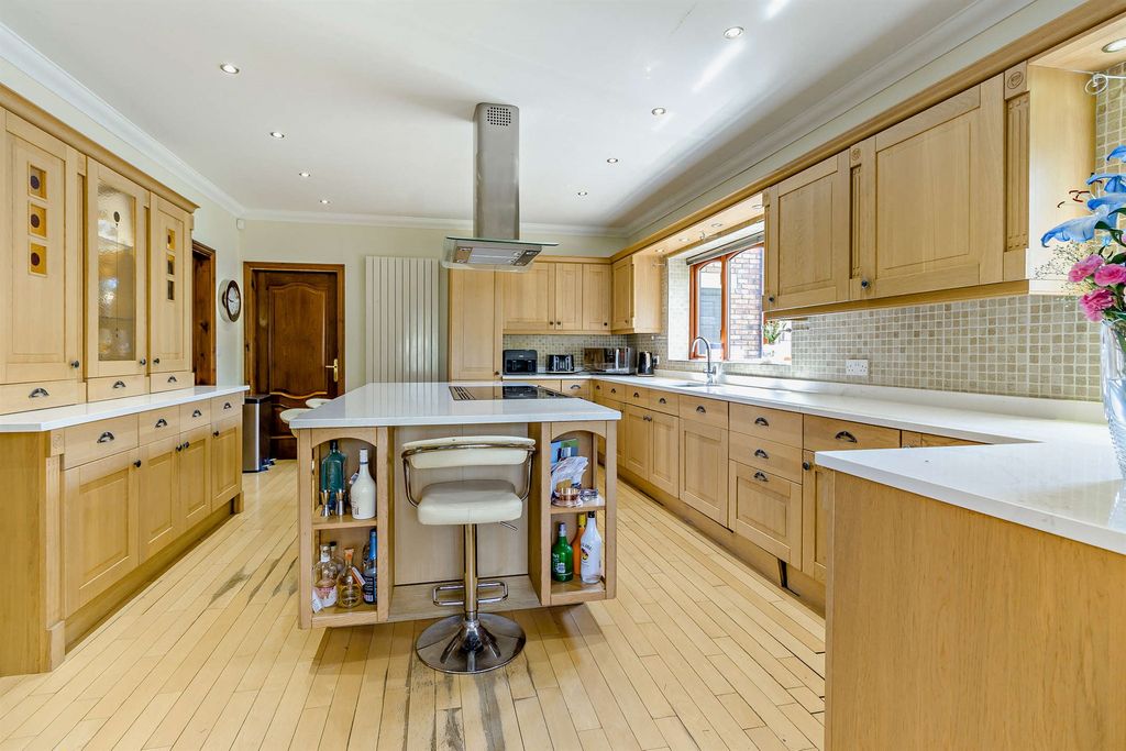 Moss Road, Moss, Doncaster DN6, 4 bed detached house for sale, £ ...