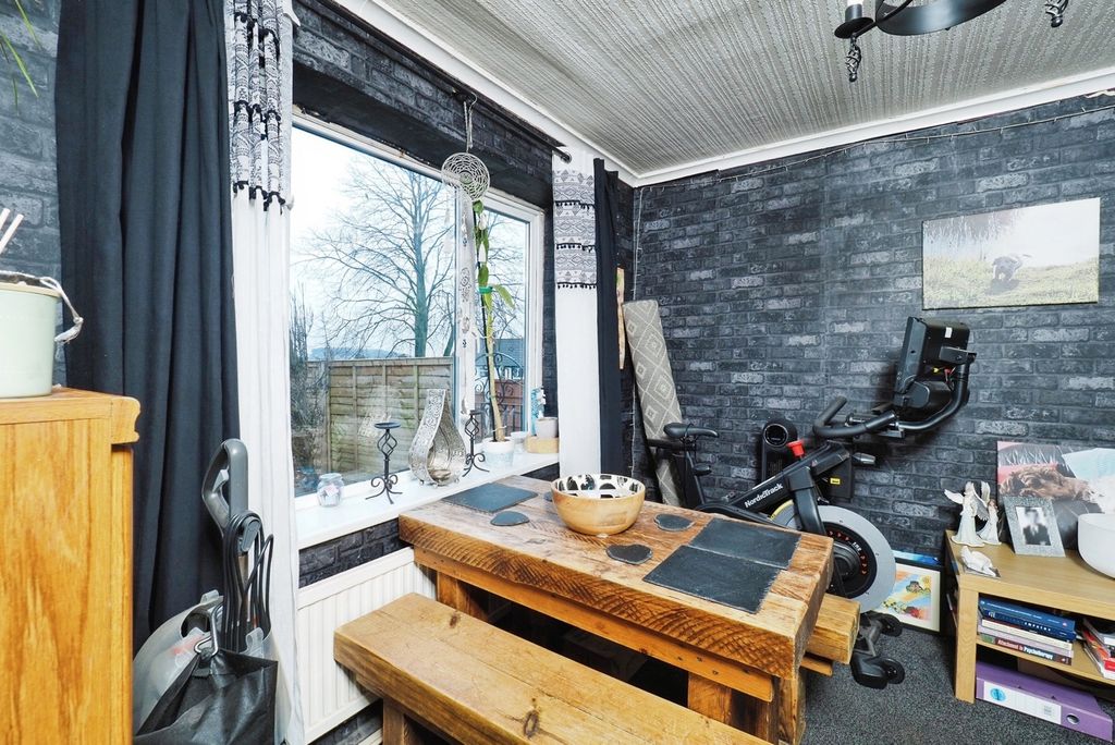 Phoenix Avenue, Gedling, Nottingham, Nottinghamshire NG4, 3 bed ...